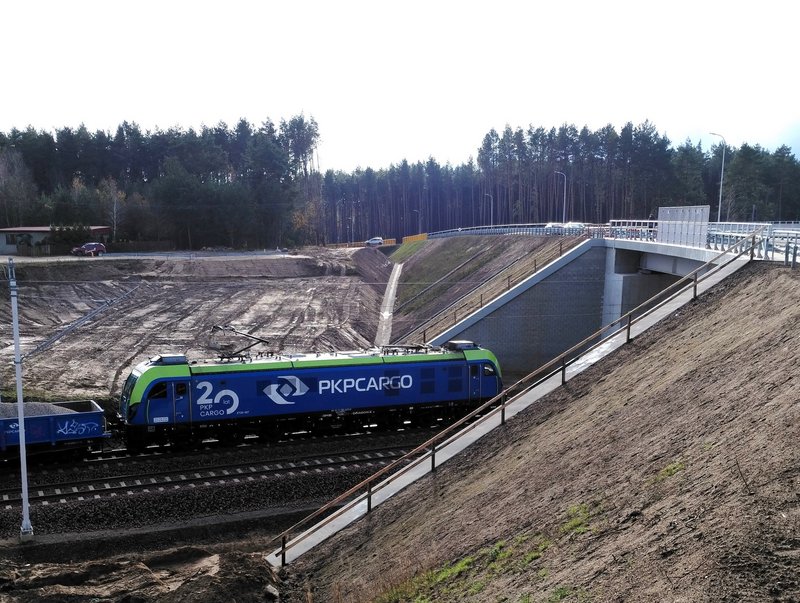 Rail Baltica: wiadukt nad torami w Łapach zwiększa bezpieczeństwo - Kolej na wschód