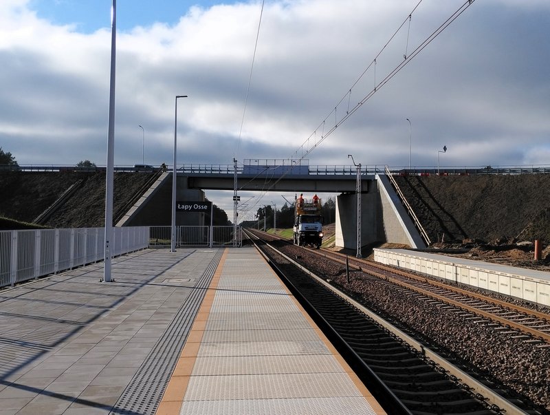 Rail Baltica: wiadukt nad torami w Łapach zwiększa bezpieczeństwo - Kolej na wschód